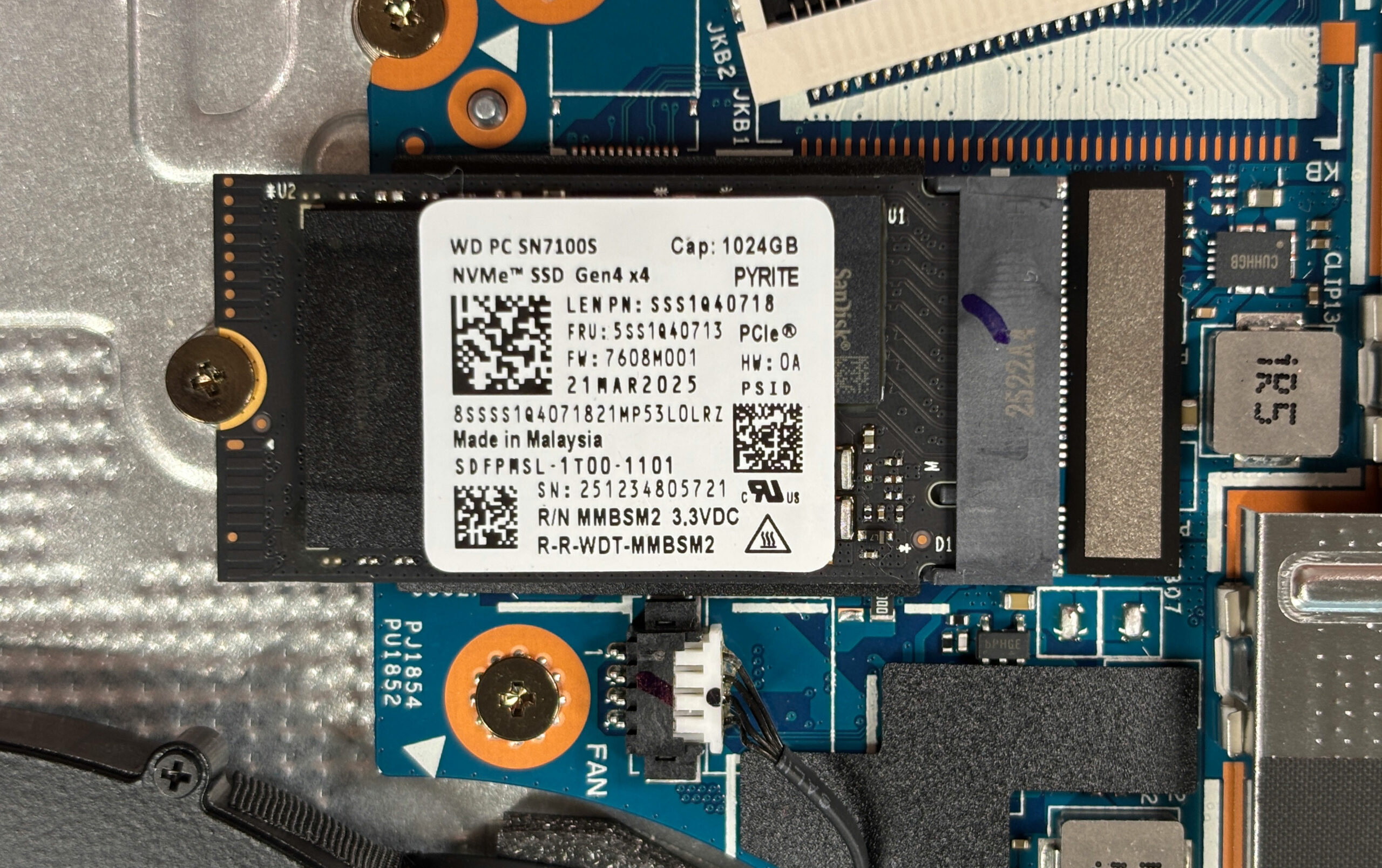 Lenovo LOQ 17IRX10 (17", Gen 10) - Specs, Tests, and Prices ...