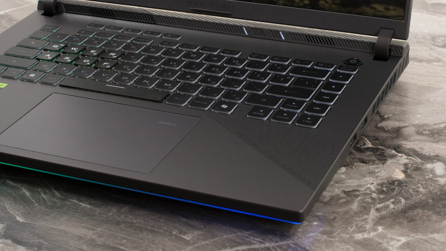 华硕 ROG Strix G16 G614 (2025) 评测--异常强大 | LaptopMedia 中国