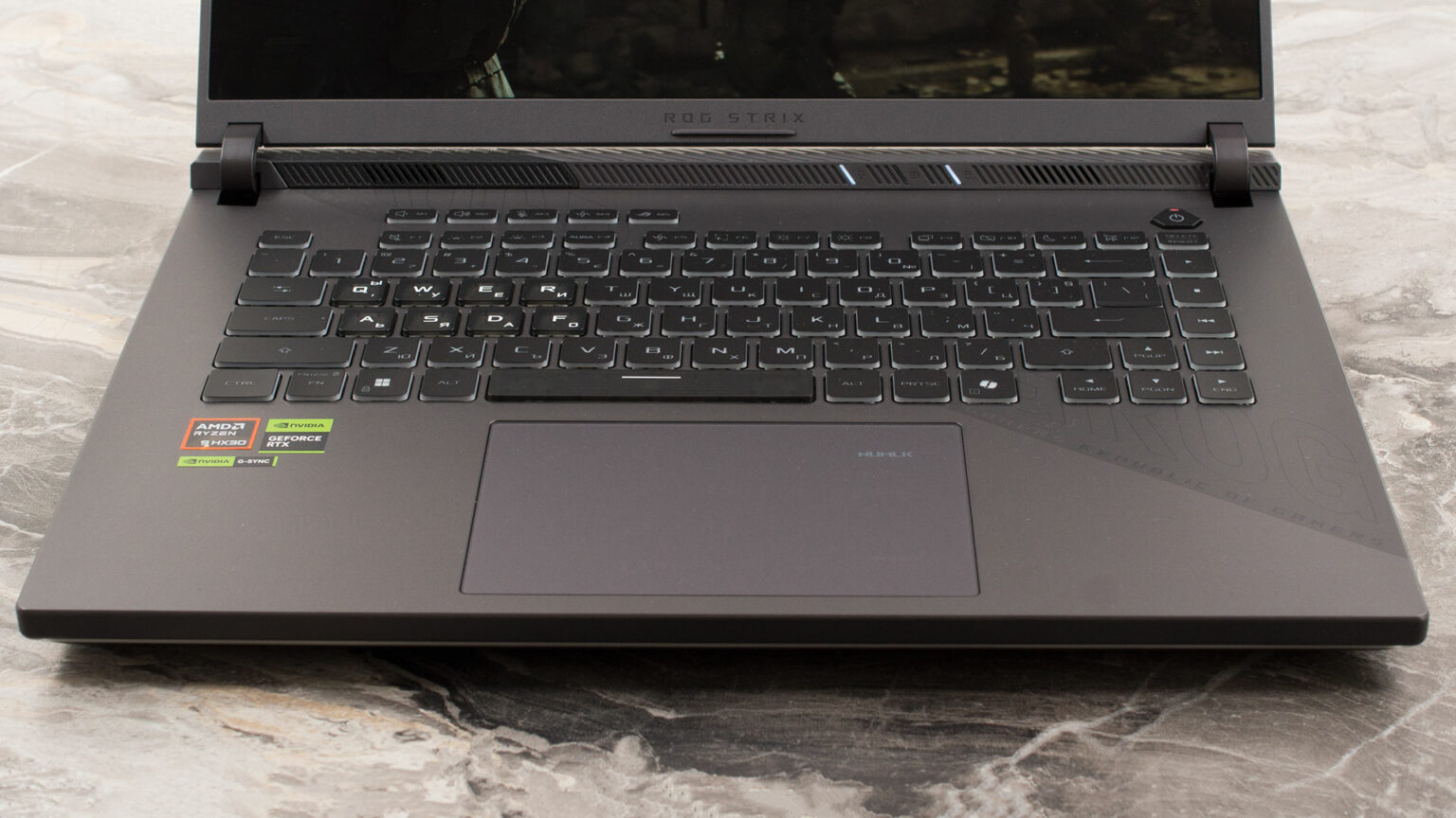 华硕 ROG Strix G16 G614 (2025) 评测--异常强大 | LaptopMedia 中国