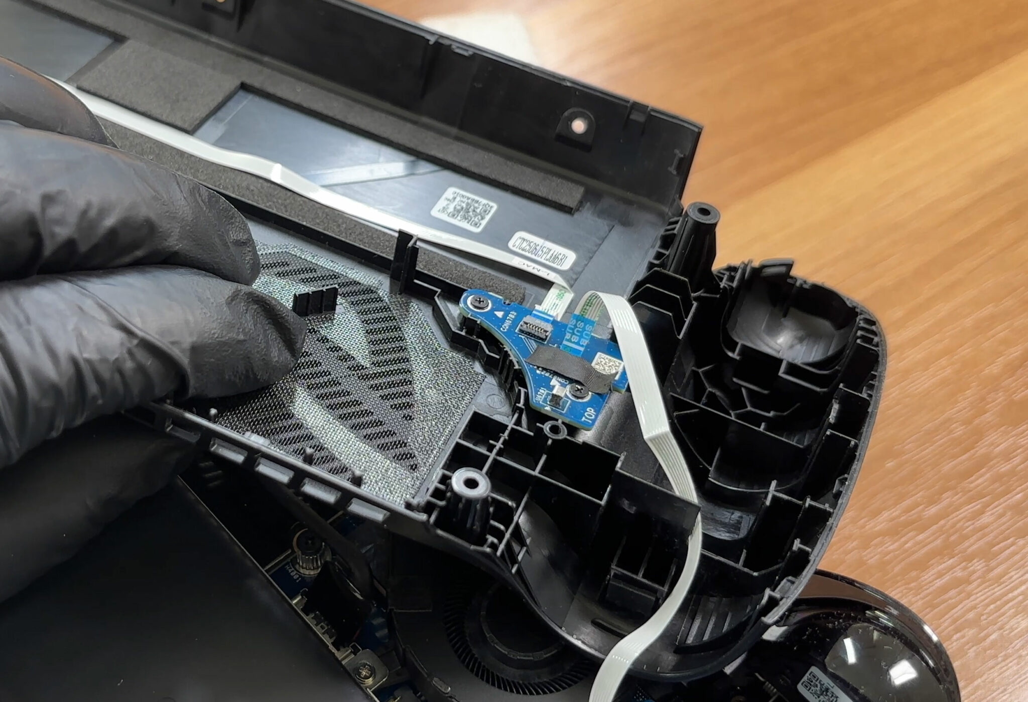 How to open ASUS ROG Xbox Ally X (2025) – disassembly and upgrade ...