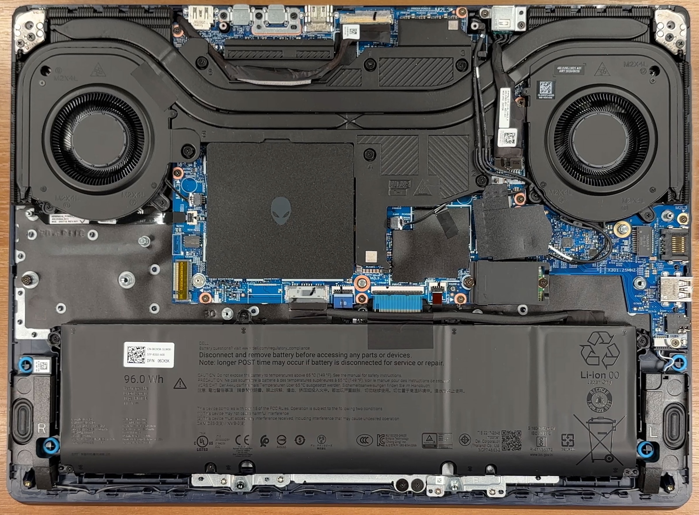 How to open Alienware 16 Aurora (AC16250) – disassembly and upgrade ...