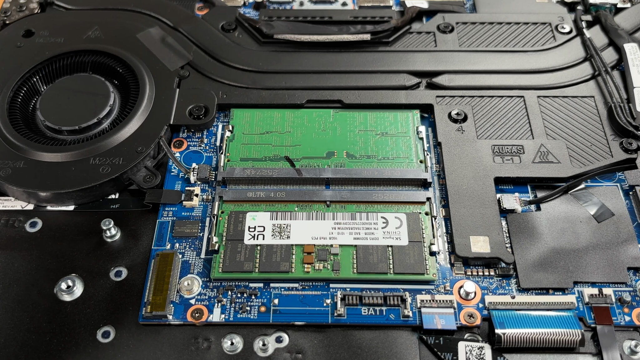 How to open Alienware 16 Aurora (AC16250) – disassembly and upgrade ...
